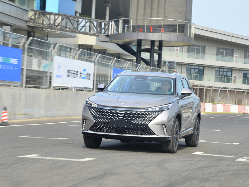 两大首创、三大进阶！全新第三代荣威RX5试驾体验——上海热线汽车频道